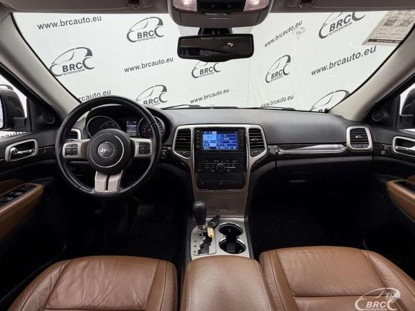 Jeep Grand Cherokee 2013 in Vilnius on AUTOMOTO.COM.LV Black Jeep Grand Cherokee 2013 in Vilnius, with an engine capacity of 2.99 L and mileage of 253 thousand km for 10000 β¬, photo 5 on AUTOMOTO.COM.LV