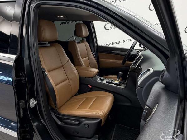 Jeep Grand Cherokee 2013 in Vilnius on AUTOMOTO.COM.LV Black Jeep Grand Cherokee 2013 in Vilnius, with an engine capacity of 2.99 L and mileage of 253 thousand km for 10000 β¬, photo 9 on AUTOMOTO.COM.LV
