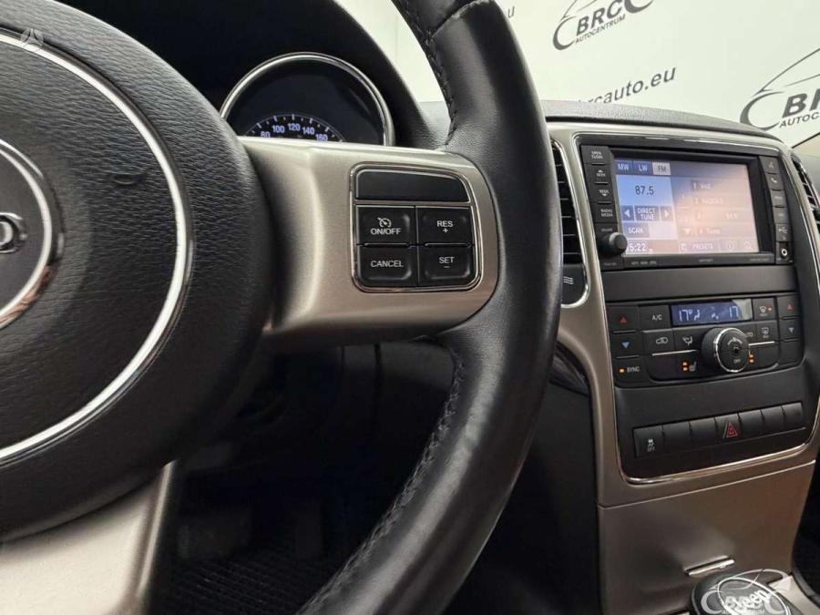 Melns Jeep Grand Cherokee 2013 Viļņa, ar dzinēja tilpumu 2.99 L un nobraukumu 253 tūkst. km par 10000 €, foto 31 vietnē AUTOMOTO.COM.LV