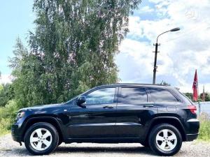Black Jeep Grand Cherokee 2013 in Siauliai, with an engine capacity of 2.99 L and mileage of 284 thousand km for 9999 €, photo 18 on AUTOMOTO.COM.LV