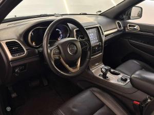 Black Jeep Grand Cherokee 2013 in Marijampole, with an engine capacity of 2.99 L and mileage of 283 thousand km for 12999 €, photo 3 on AUTOMOTO.COM.LV