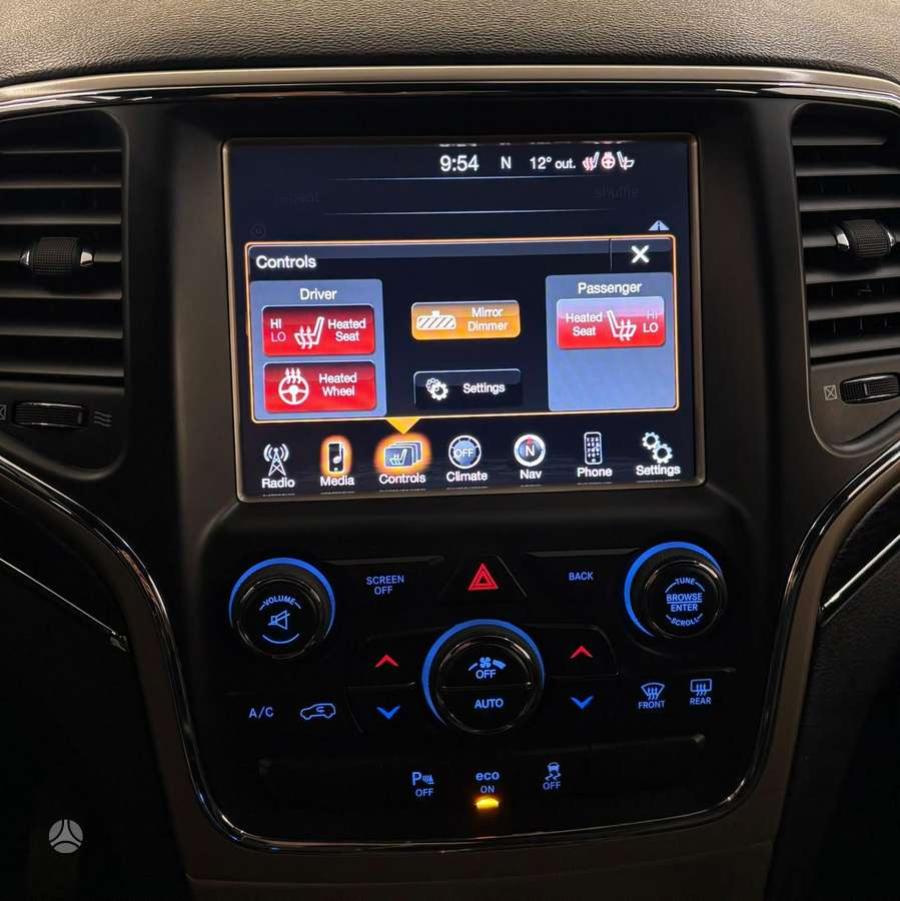 Black Jeep Grand Cherokee 2013 in Marijampole, with an engine capacity of 2.99 L and mileage of 283 thousand km for 12999 €, photo 8 on AUTOMOTO.COM.LV