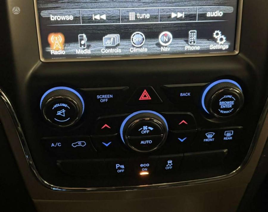 Black Jeep Grand Cherokee 2013 in Marijampole, with an engine capacity of 2.99 L and mileage of 283 thousand km for 12999 €, photo 9 on AUTOMOTO.COM.LV