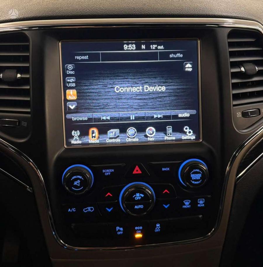 Black Jeep Grand Cherokee 2013 in Marijampole, with an engine capacity of 2.99 L and mileage of 283 thousand km for 12999 €, photo 15 on AUTOMOTO.COM.LV