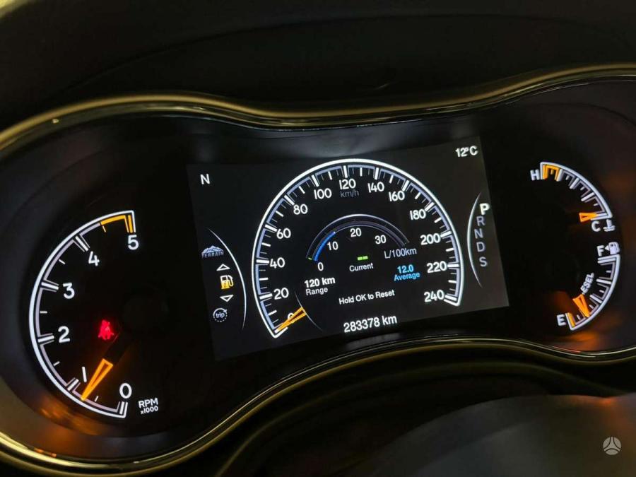 Black Jeep Grand Cherokee 2013 in Marijampole, with an engine capacity of 2.99 L and mileage of 283 thousand km for 12999 €, photo 16 on AUTOMOTO.COM.LV
