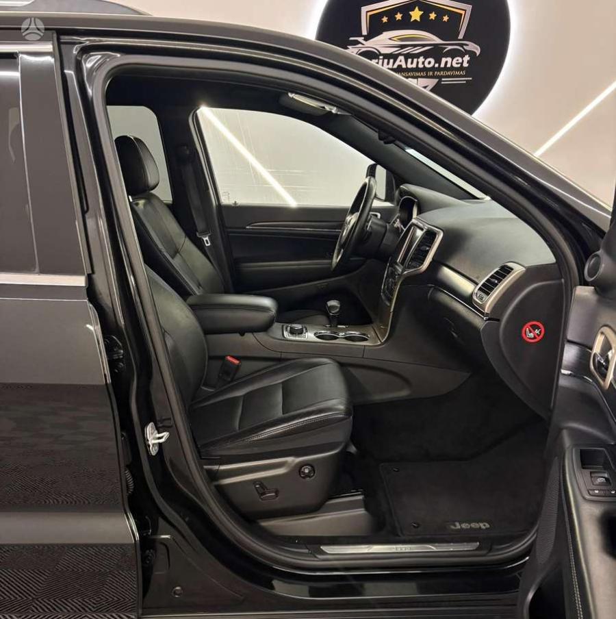 Black Jeep Grand Cherokee 2013 in Marijampole, with an engine capacity of 2.99 L and mileage of 283 thousand km for 12999 €, photo 17 on AUTOMOTO.COM.LV
