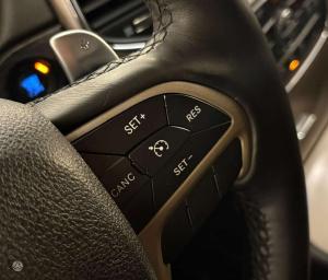 Black Jeep Grand Cherokee 2013 in Marijampole, with an engine capacity of 2.99 L and mileage of 283 thousand km for 12999 €, photo 19 on AUTOMOTO.COM.LV