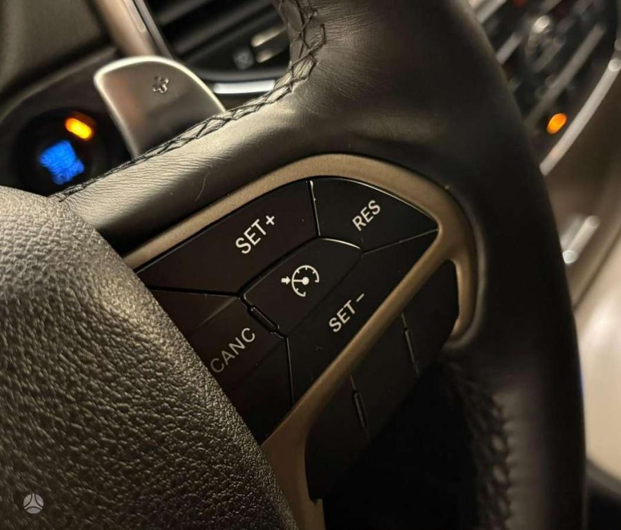 Black Jeep Grand Cherokee 2013 in Marijampole, with an engine capacity of 2.99 L and mileage of 283 thousand km for 12999 €, photo 19 on AUTOMOTO.COM.LV