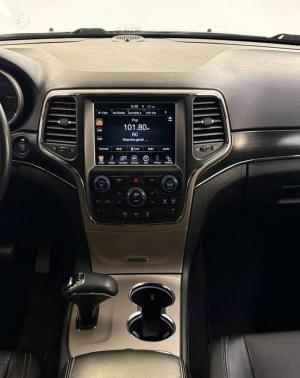 Black Jeep Grand Cherokee 2013 in Marijampole, with an engine capacity of 2.99 L and mileage of 283 thousand km for 12999 €, photo 20 on AUTOMOTO.COM.LV