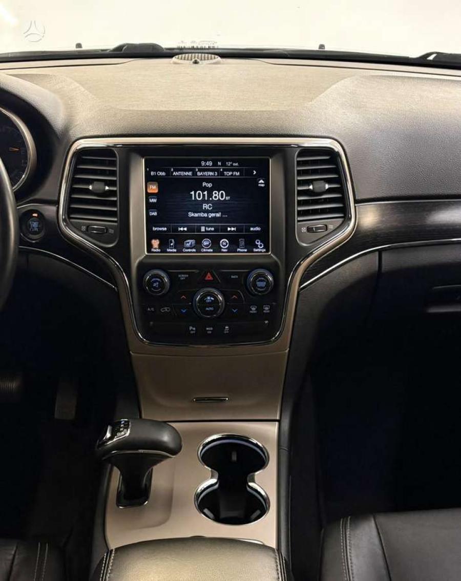 Black Jeep Grand Cherokee 2013 in Marijampole, with an engine capacity of 2.99 L and mileage of 283 thousand km for 12999 €, photo 20 on AUTOMOTO.COM.LV