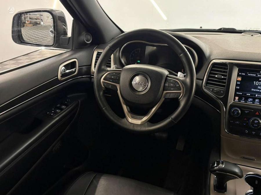 Black Jeep Grand Cherokee 2013 in Marijampole, with an engine capacity of 2.99 L and mileage of 283 thousand km for 12999 €, photo 21 on AUTOMOTO.COM.LV