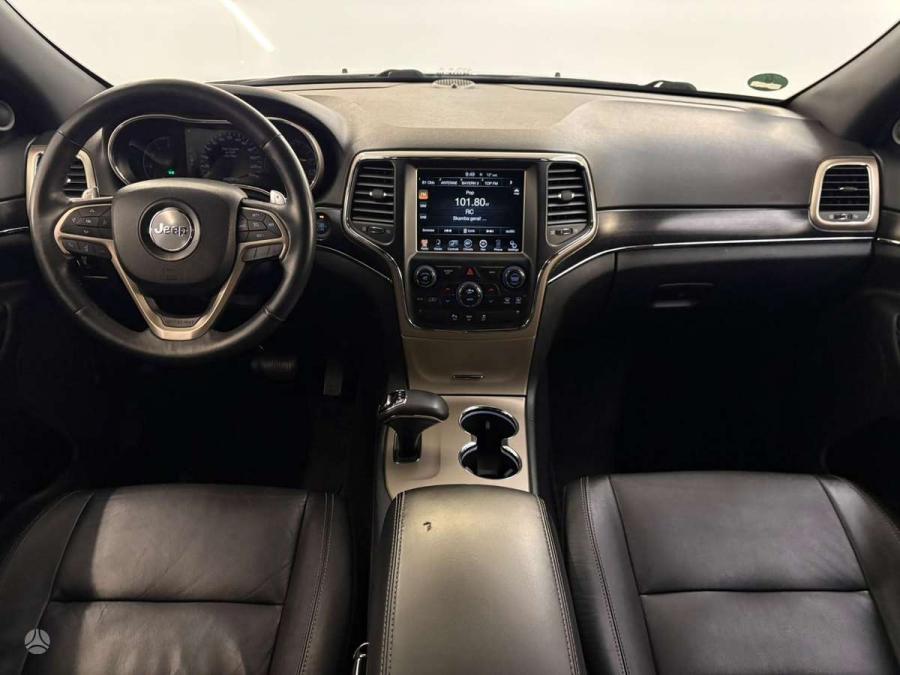 Black Jeep Grand Cherokee 2013 in Marijampole, with an engine capacity of 2.99 L and mileage of 283 thousand km for 12999 €, photo 23 on AUTOMOTO.COM.LV