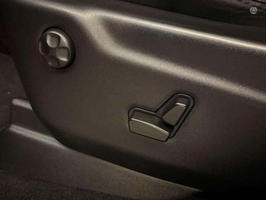Black Jeep Grand Cherokee 2013 in Marijampole, with an engine capacity of 2.99 L and mileage of 283 thousand km for 12999 €, photo 26 on AUTOMOTO.COM.LV