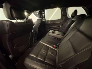 Black Jeep Grand Cherokee 2013 in Marijampole, with an engine capacity of 2.99 L and mileage of 283 thousand km for 12999 €, photo 29 on AUTOMOTO.COM.LV