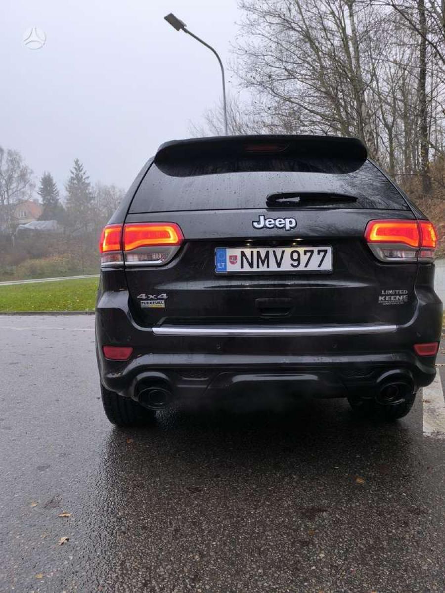 Black Jeep Grand Cherokee 2014 in Vilnius, with an engine capacity of 3.60 L and mileage of 250 thousand km for 14700 €, photo 2 on AUTOMOTO.COM.LV