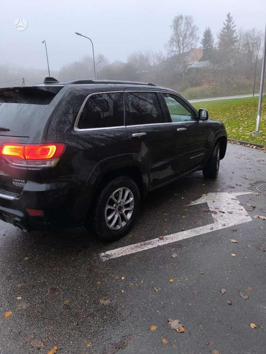 Black Jeep Grand Cherokee 2014 in Vilnius, with an engine capacity of 3.60 L and mileage of 250 thousand km for 14700 €, photo 3 on AUTOMOTO.COM.LV