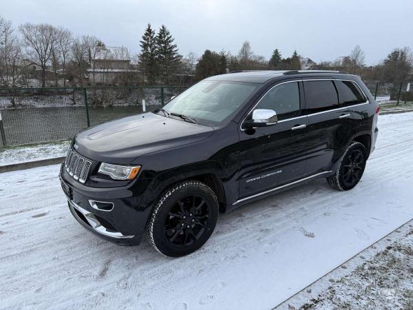 Black Jeep Grand Cherokee 2014 in Kaunas, with an engine capacity of 5.65 L and mileage of 236 thousand km for 16700 €, photo 1 on AUTOMOTO.COM.LV