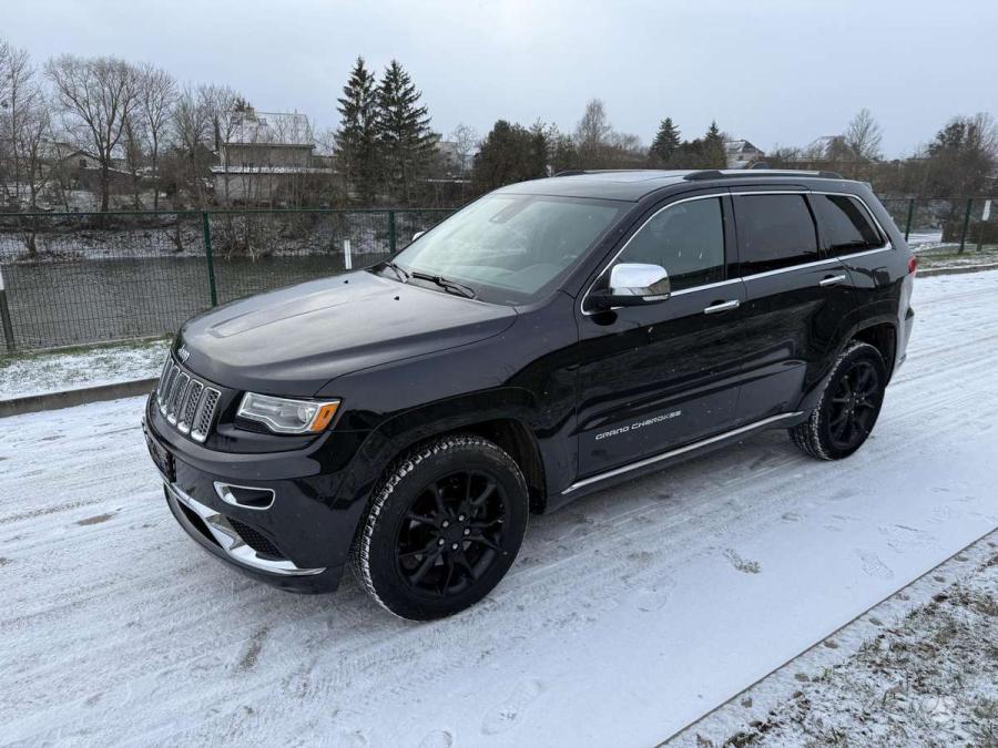 Black Jeep Grand Cherokee 2014 in Kaunas, with an engine capacity of 5.65 L and mileage of 236 thousand km for 16700 €, photo 1 on AUTOMOTO.COM.LV