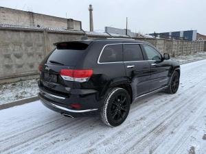 Black Jeep Grand Cherokee 2014 in Kaunas, with an engine capacity of 5.65 L and mileage of 236 thousand km for 16700 €, photo 4 on AUTOMOTO.COM.LV