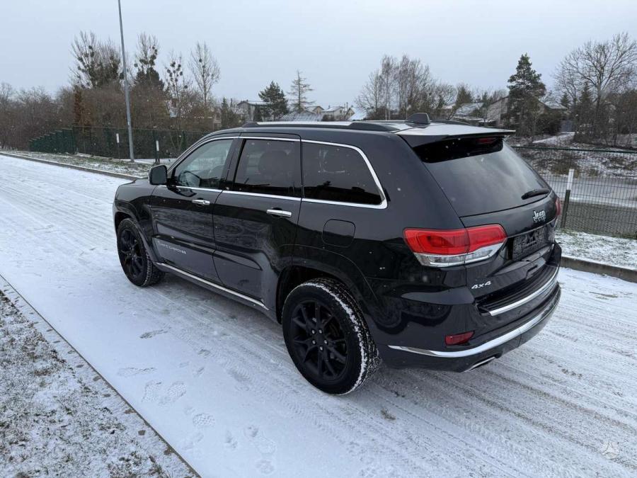 Black Jeep Grand Cherokee 2014 in Kaunas, with an engine capacity of 5.65 L and mileage of 236 thousand km for 16700 €, photo 5 on AUTOMOTO.COM.LV