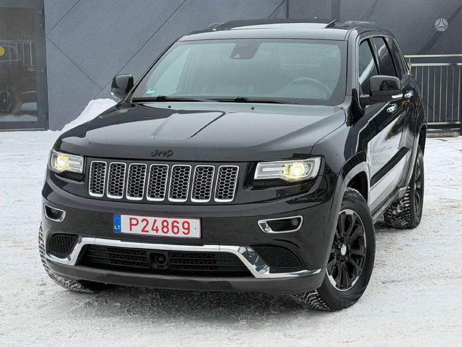 Black Jeep Grand Cherokee 2014 in Jonava, with an engine capacity of 2.99 L and mileage of 247 thousand km for 14499 €, photo 1 on AUTOMOTO.COM.LV