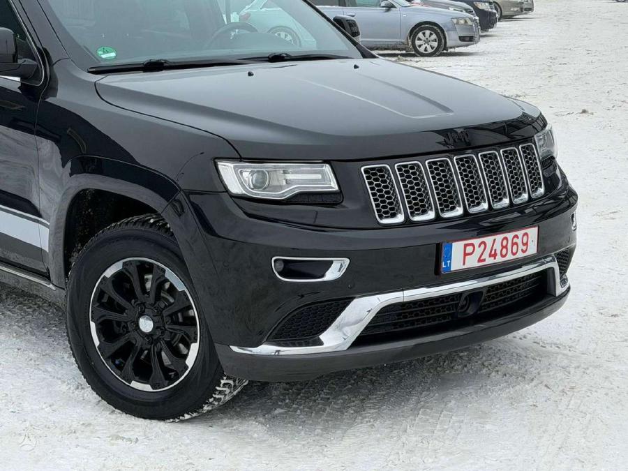 Black Jeep Grand Cherokee 2014 in Jonava, with an engine capacity of 2.99 L and mileage of 247 thousand km for 14499 €, photo 5 on AUTOMOTO.COM.LV