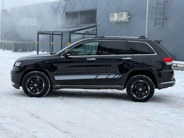 Black Jeep Grand Cherokee 2014 in Jonava, with an engine capacity of 2.99 L and mileage of 247 thousand km for 14499 €, photo 8 on AUTOMOTO.COM.LV