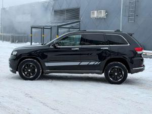 Black Jeep Grand Cherokee 2014 in Jonava, with an engine capacity of 2.99 L and mileage of 247 thousand km for 14499 €, photo 8 on AUTOMOTO.COM.LV