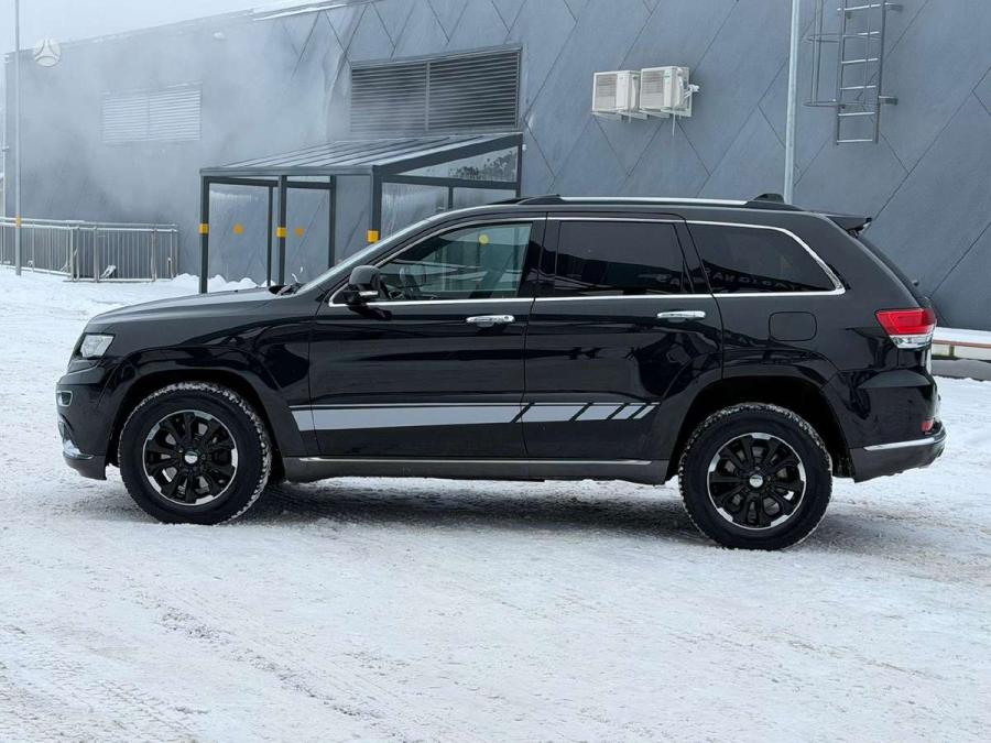 Black Jeep Grand Cherokee 2014 in Jonava, with an engine capacity of 2.99 L and mileage of 247 thousand km for 14499 €, photo 8 on AUTOMOTO.COM.LV