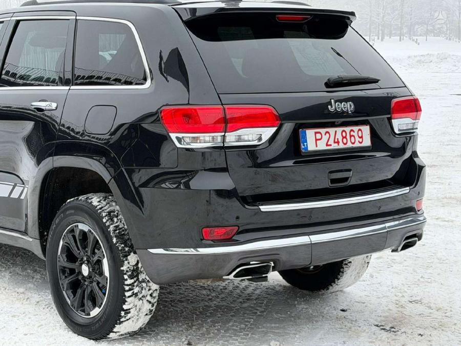 Black Jeep Grand Cherokee 2014 in Jonava, with an engine capacity of 2.99 L and mileage of 247 thousand km for 14499 €, photo 11 on AUTOMOTO.COM.LV