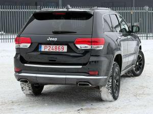 Black Jeep Grand Cherokee 2014 in Jonava, with an engine capacity of 2.99 L and mileage of 247 thousand km for 14499 €, photo 12 on AUTOMOTO.COM.LV