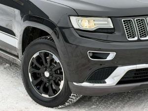 Black Jeep Grand Cherokee 2014 in Jonava, with an engine capacity of 2.99 L and mileage of 247 thousand km for 14499 €, photo 15 on AUTOMOTO.COM.LV