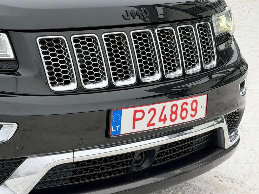 Black Jeep Grand Cherokee 2014 in Jonava, with an engine capacity of 2.99 L and mileage of 247 thousand km for 14499 €, photo 16 on AUTOMOTO.COM.LV