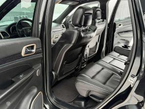 Black Jeep Grand Cherokee 2014 in Jonava, with an engine capacity of 2.99 L and mileage of 247 thousand km for 14499 €, photo 20 on AUTOMOTO.COM.LV