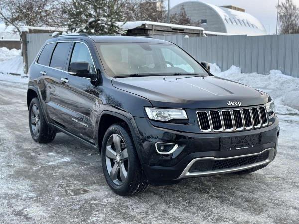 Black Jeep Grand Cherokee 2014 in Telschi, with an engine capacity of 2.99 L and mileage of 245 thousand km for 11800 €, photo 1 on AUTOMOTO.COM.LV