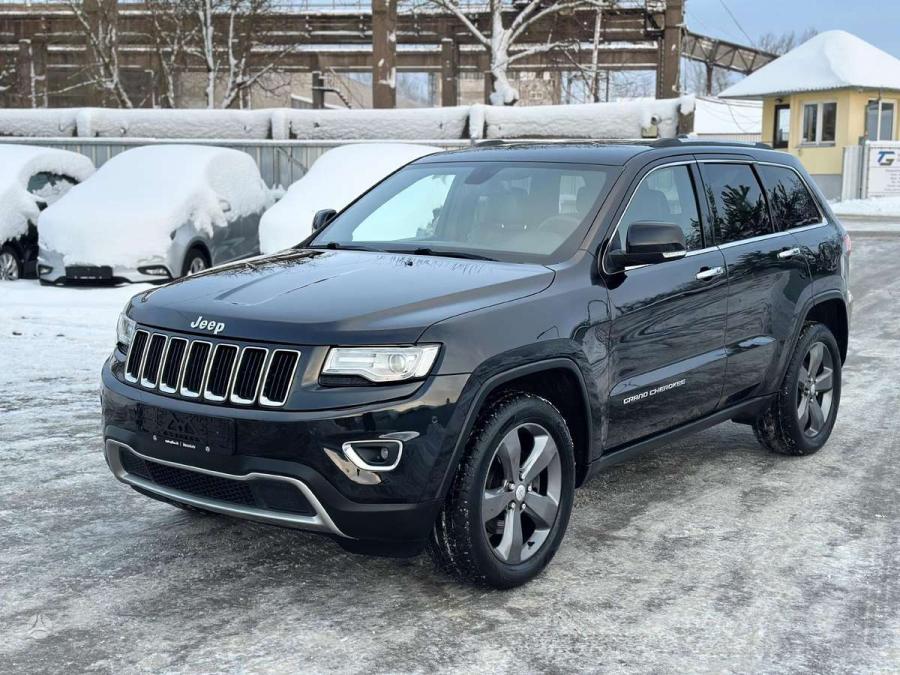 Black Jeep Grand Cherokee 2014 in Telschi, with an engine capacity of 2.99 L and mileage of 245 thousand km for 11800 €, photo 3 on AUTOMOTO.COM.LV