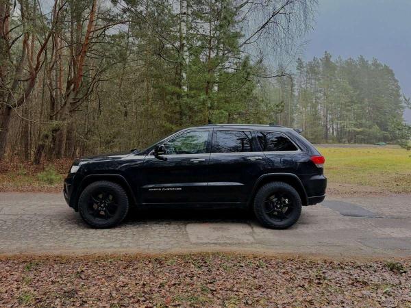 Black Jeep Grand Cherokee 2014 in Kaunas, with an engine capacity of 2.99 L and mileage of 176 thousand km for 12500 €, photo 5 on AUTOMOTO.COM.LV