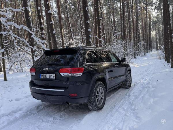 Black Jeep Grand Cherokee 2014 in Moletai, with an engine capacity of 2.99 L and mileage of 208 thousand km for 13500 €, photo 4 on AUTOMOTO.COM.LV