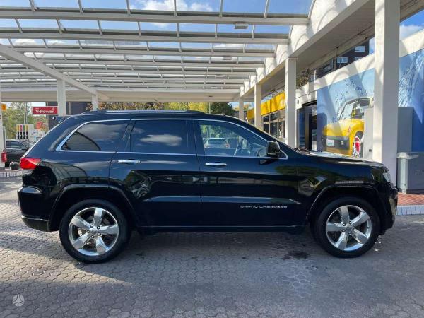 Black Jeep Grand Cherokee 2014 in Kaunas, with an engine capacity of 3.00 L and mileage of 168 thousand km for 13200 €, photo 1 on AUTOMOTO.COM.LV