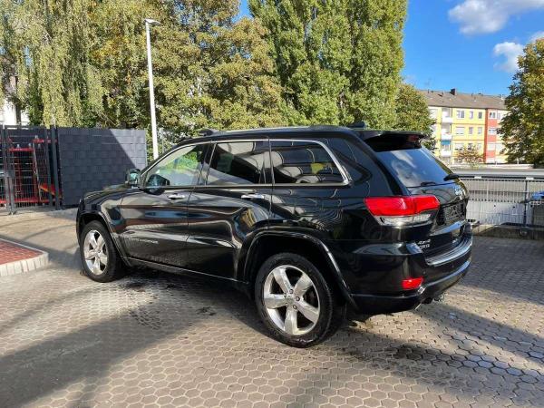 Black Jeep Grand Cherokee 2014 in Kaunas, with an engine capacity of 3.00 L and mileage of 168 thousand km for 13200 €, photo 8 on AUTOMOTO.COM.LV