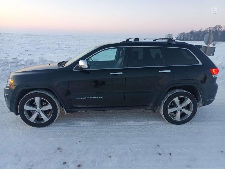 Black Jeep Grand Cherokee 2014 in Taurage, with an engine capacity of 2.99 L and mileage of 209 thousand km for 11200 €, photo 6 on AUTOMOTO.COM.LV
