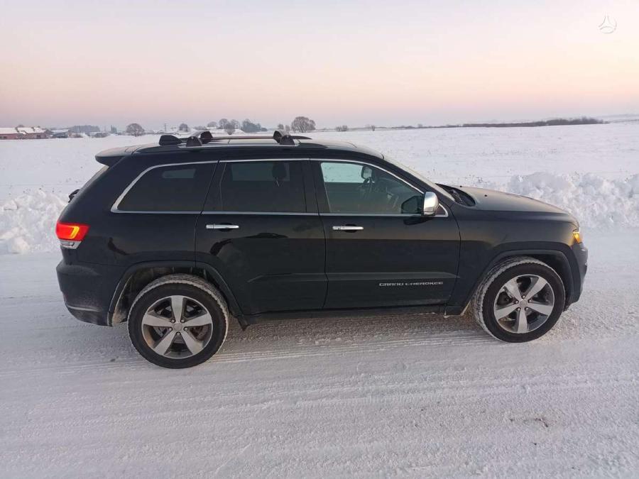 Black Jeep Grand Cherokee 2014 in Taurage, with an engine capacity of 2.99 L and mileage of 209 thousand km for 11200 €, photo 7 on AUTOMOTO.COM.LV