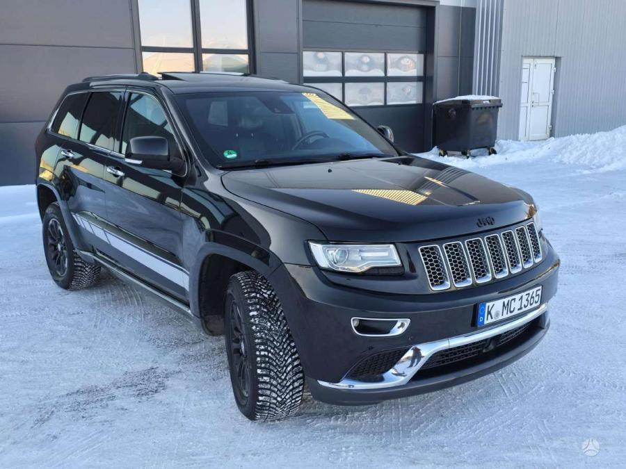 Black Jeep Grand Cherokee 2014 in Jonava, with an engine capacity of 2.99 L and mileage of 2466 thousand km for 14190 €, photo 3 on AUTOMOTO.COM.LV