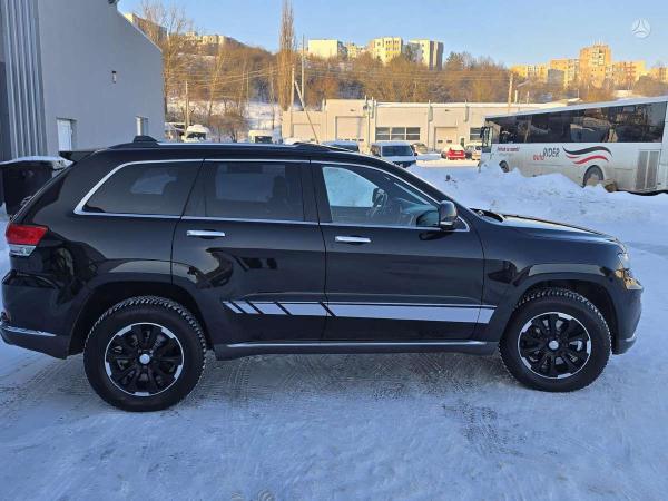 Melns Jeep Grand Cherokee 2014 Jonava, ar dzinēja tilpumu 2.99 L un nobraukumu 2466 tūkst. km par 14190 €, foto 4 vietnē AUTOMOTO.COM.LV