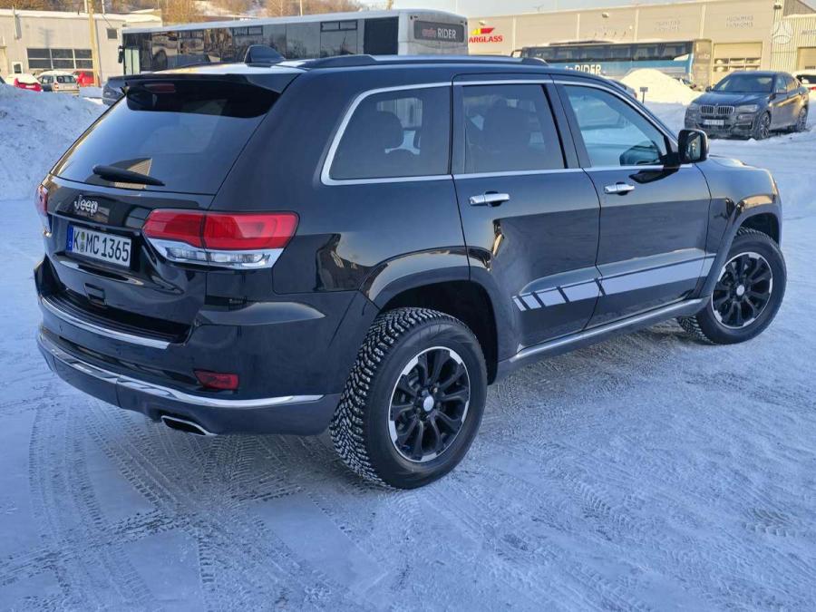 Black Jeep Grand Cherokee 2014 in Jonava, with an engine capacity of 2.99 L and mileage of 2466 thousand km for 14190 €, photo 7 on AUTOMOTO.COM.LV