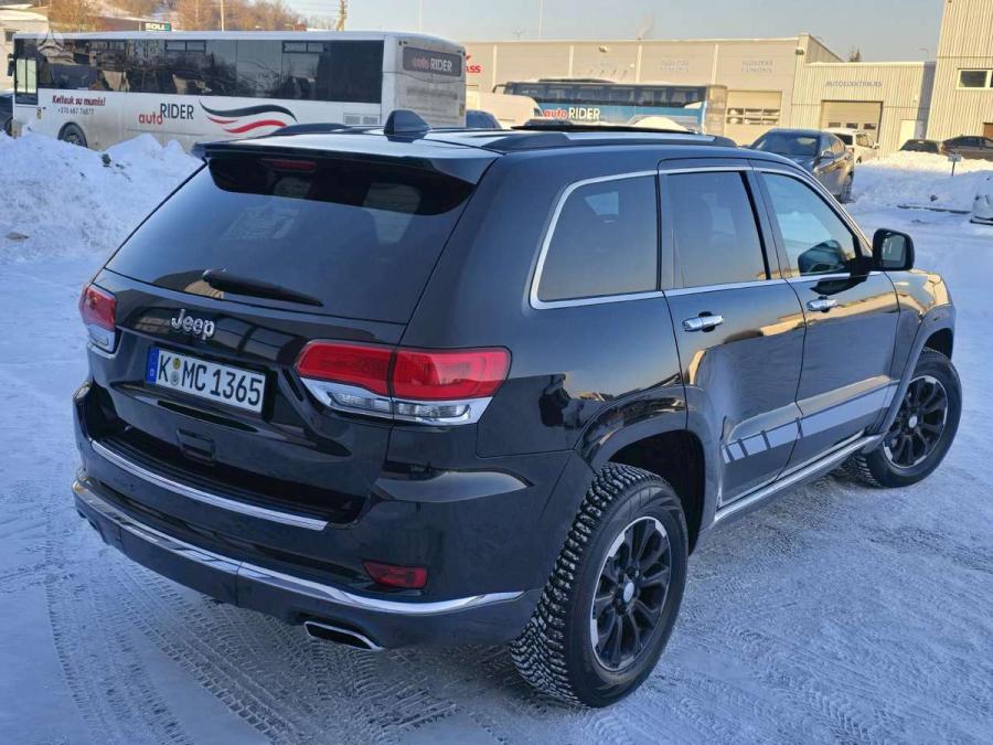 Black Jeep Grand Cherokee 2014 in Jonava, with an engine capacity of 2.99 L and mileage of 2466 thousand km for 14190 €, photo 8 on AUTOMOTO.COM.LV