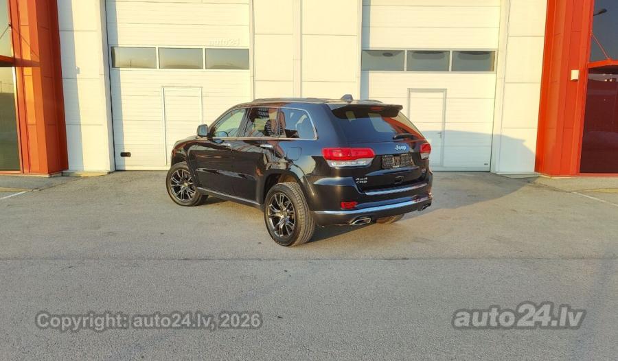 Black Jeep Grand Cherokee 2014 in Tallinn, with an engine capacity of 3.00 L and mileage of 200 thousand km for 13799 €, photo 6 on AUTOMOTO.COM.LV