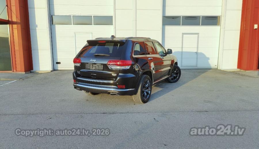 Black Jeep Grand Cherokee 2014 in Tallinn, with an engine capacity of 3.00 L and mileage of 200 thousand km for 13799 €, photo 10 on AUTOMOTO.COM.LV