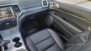 Black Jeep Grand Cherokee 2014 in Tallinn, with an engine capacity of 3.00 L and mileage of 200 thousand km for 13799 €, photo 15 on AUTOMOTO.COM.LV