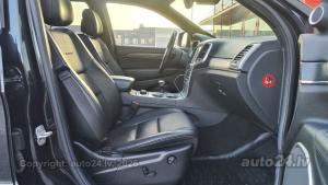 Black Jeep Grand Cherokee 2014 in Tallinn, with an engine capacity of 3.00 L and mileage of 200 thousand km for 13799 €, photo 16 on AUTOMOTO.COM.LV